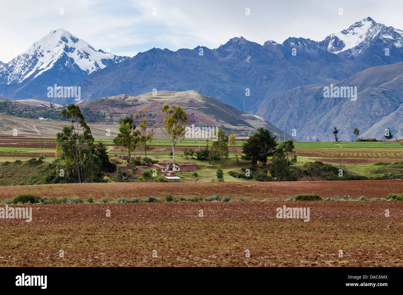 Snow covered andes mountains hi-res stock photography and images - Alamy