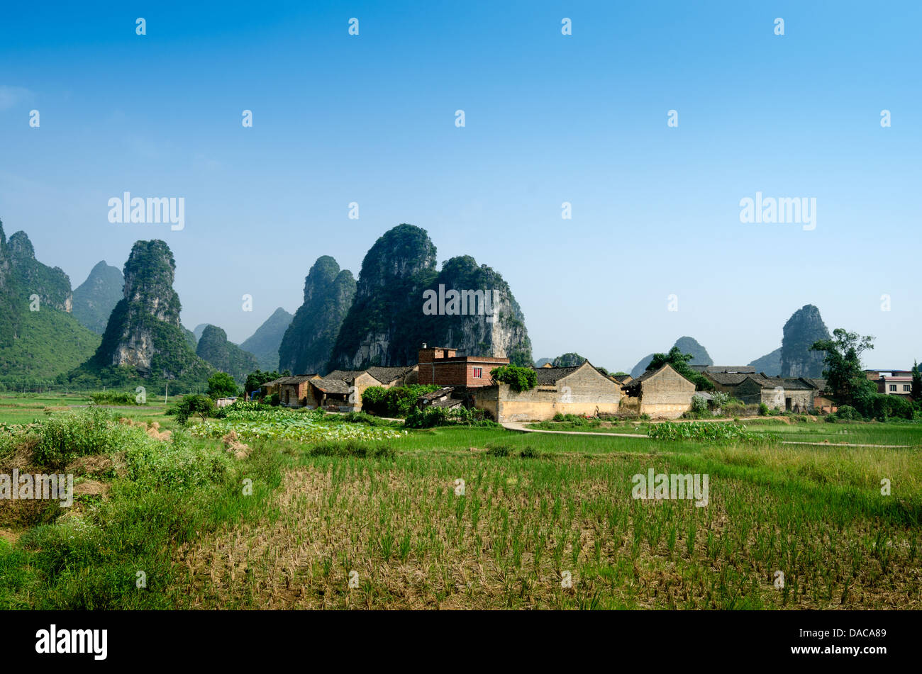China hill crop hi-res stock photography and images - Alamy
