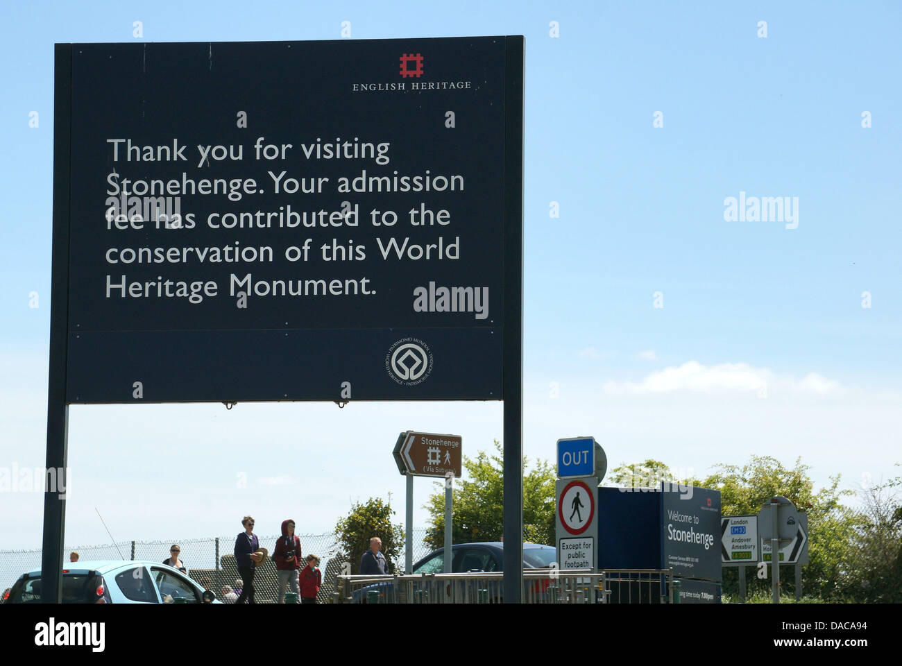 Stonehenge english heritage sign hi-res stock photography and images ...