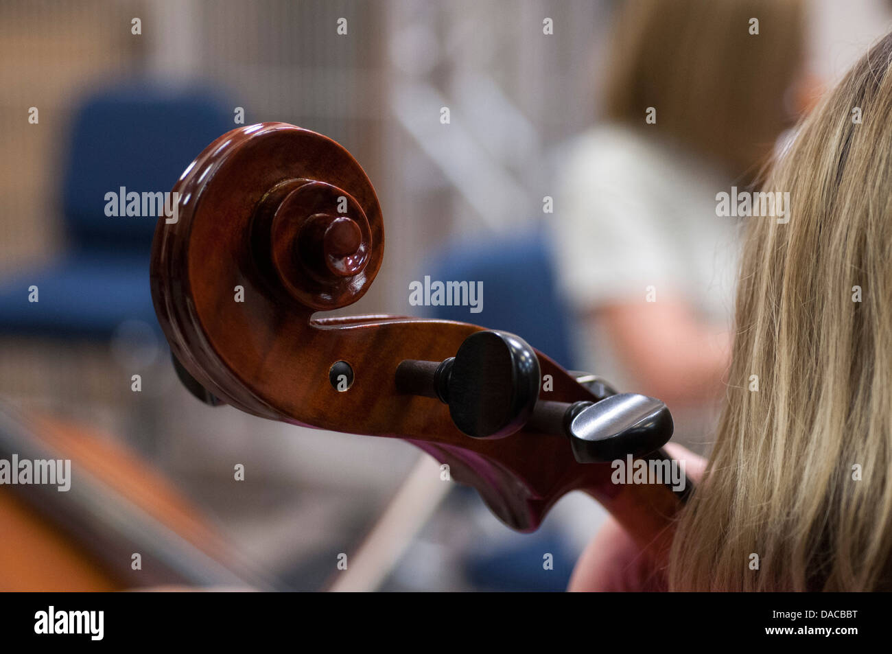 Cello scroll hi-res stock photography and images - Alamy