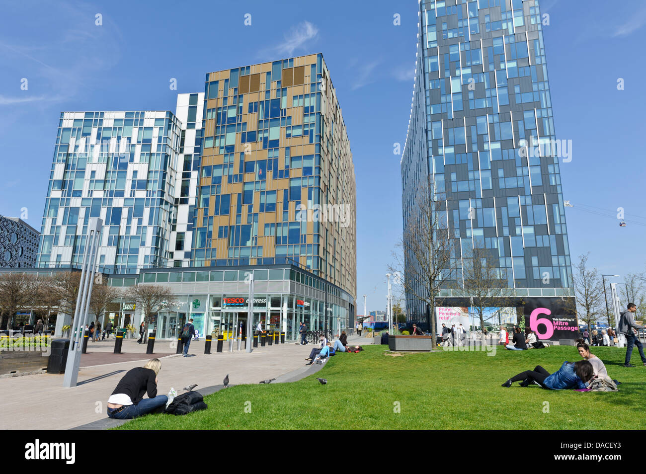 Modern buildings in Peninsula Square near O2 Arena, Greenwich, London ...