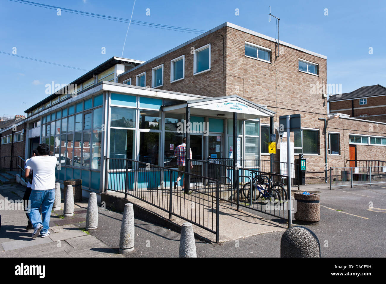 Public swimming pool building exterior hi-res stock photography and ...