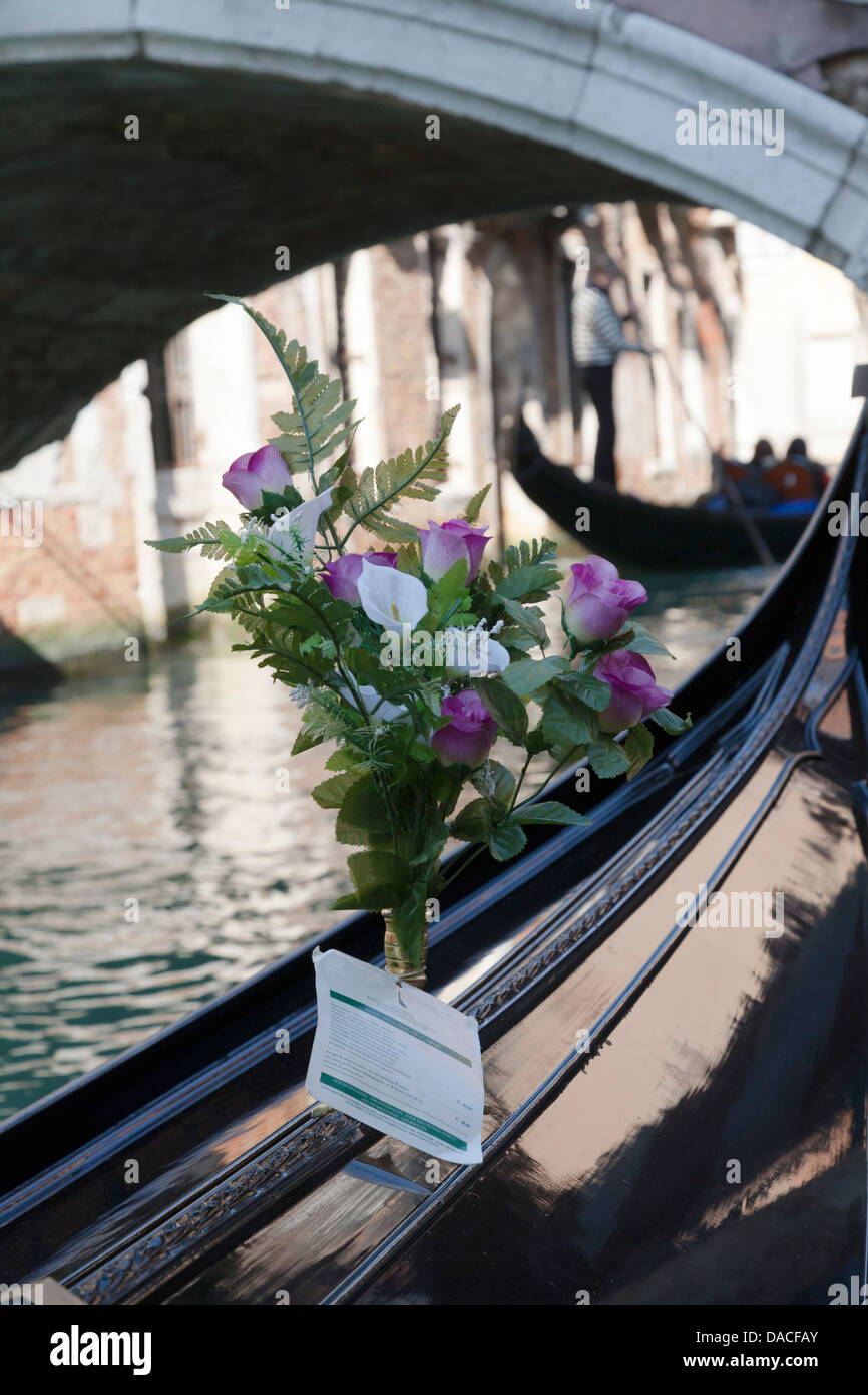 Flowers on gondola, Venice, Italy Stock Photo - Alamy