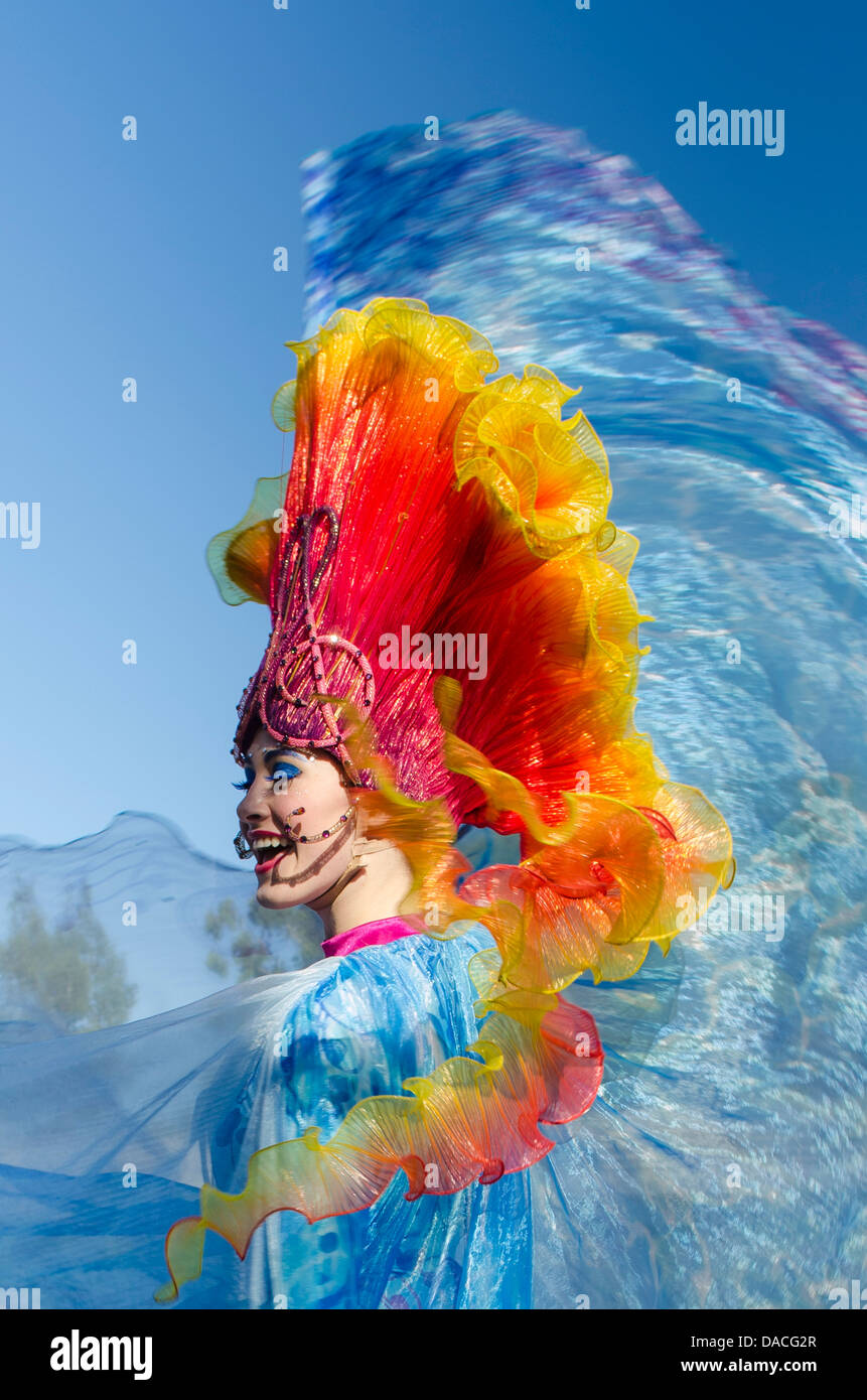 Disney theme park dancer hi-res stock photography and images - Alamy