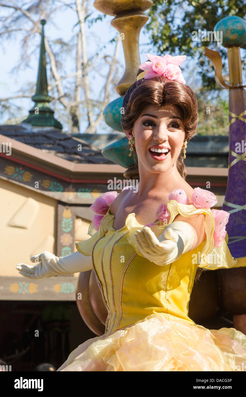 Main Street Electrical Parade Magic kingdom at Disneyland, Anaheim ...