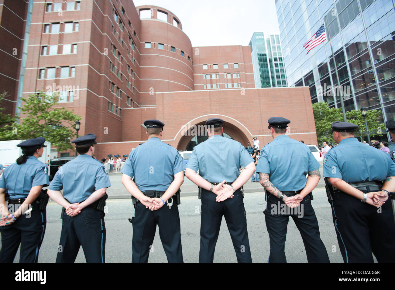 Police officer inside court usa hi-res stock photography and images - Alamy