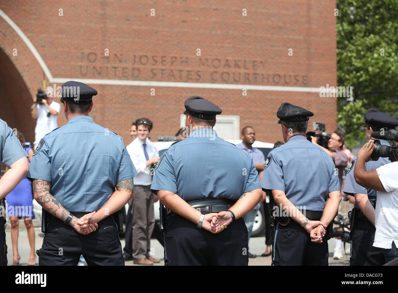 Police officer inside court usa hi-res stock photography and images - Alamy