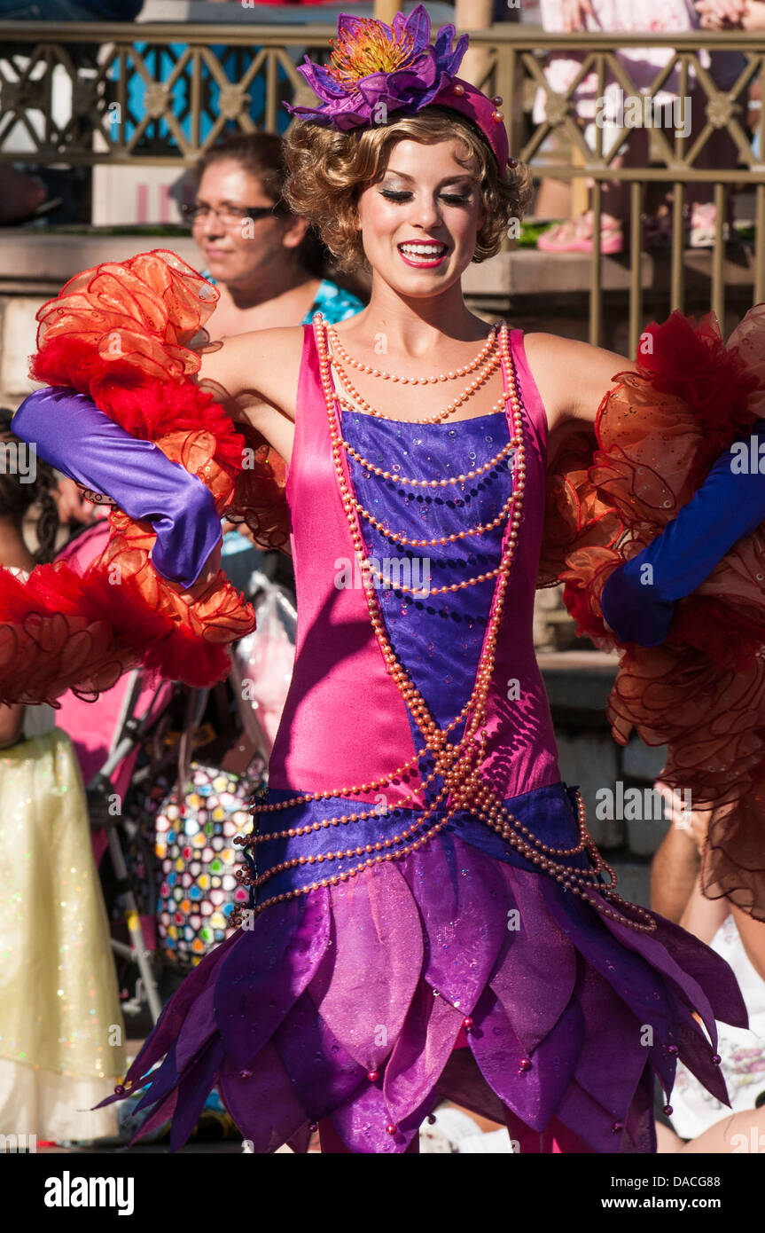 Disney dancers hi-res stock photography and images - Alamy
