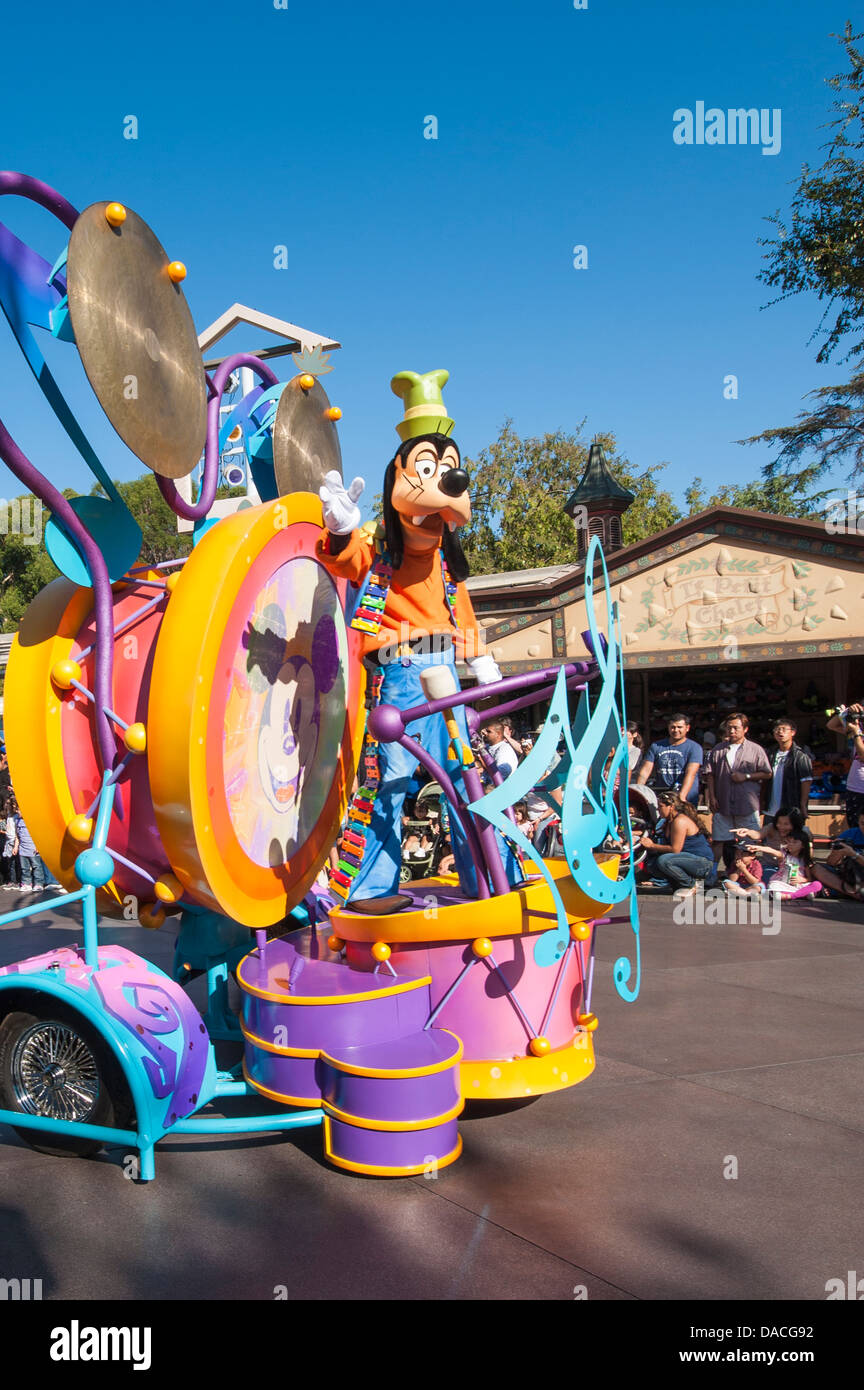 Main street electrical parade magic hi-res stock photography and images ...