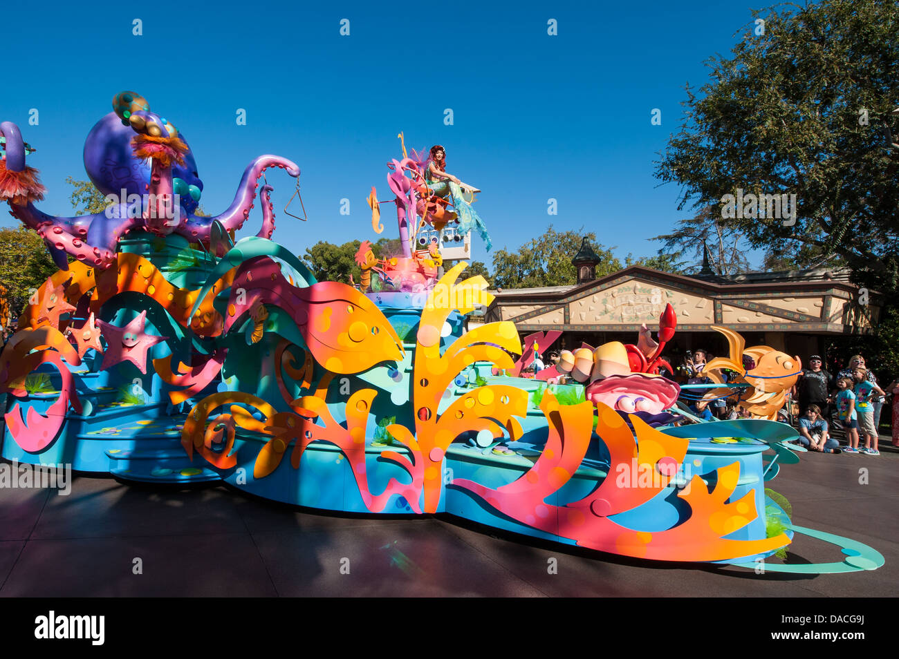 Main Street Electrical Parade Magic kingdom at Disneyland, Anaheim ...