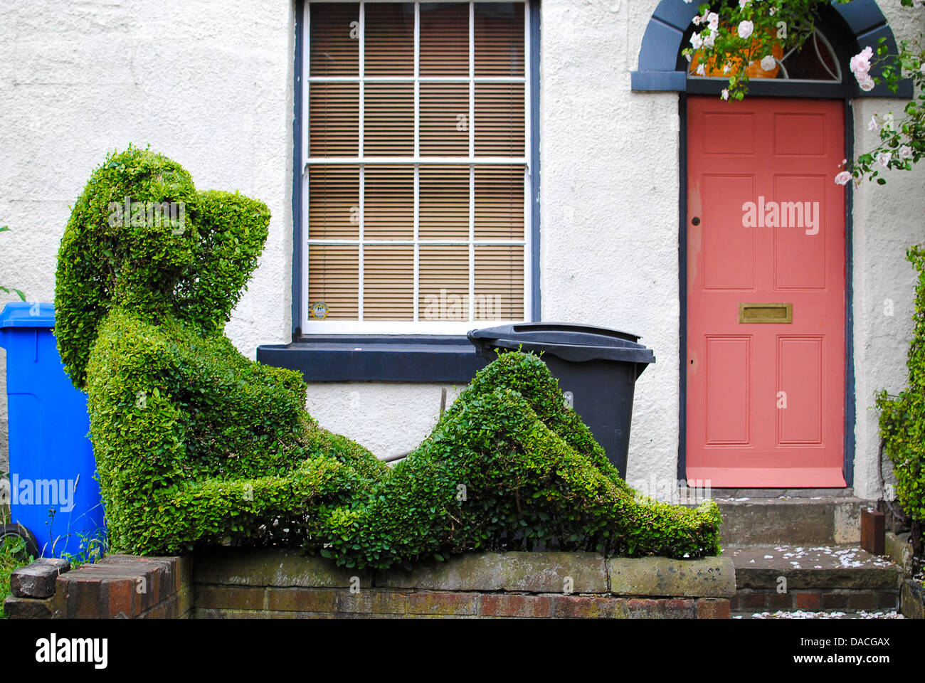 Hedge sculpture hi-res stock photography and images - Alamy