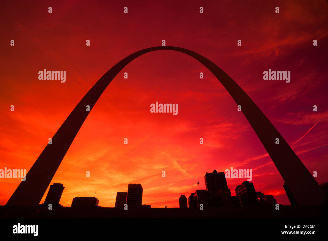St louis arch skyline hi-res stock photography and images - Alamy