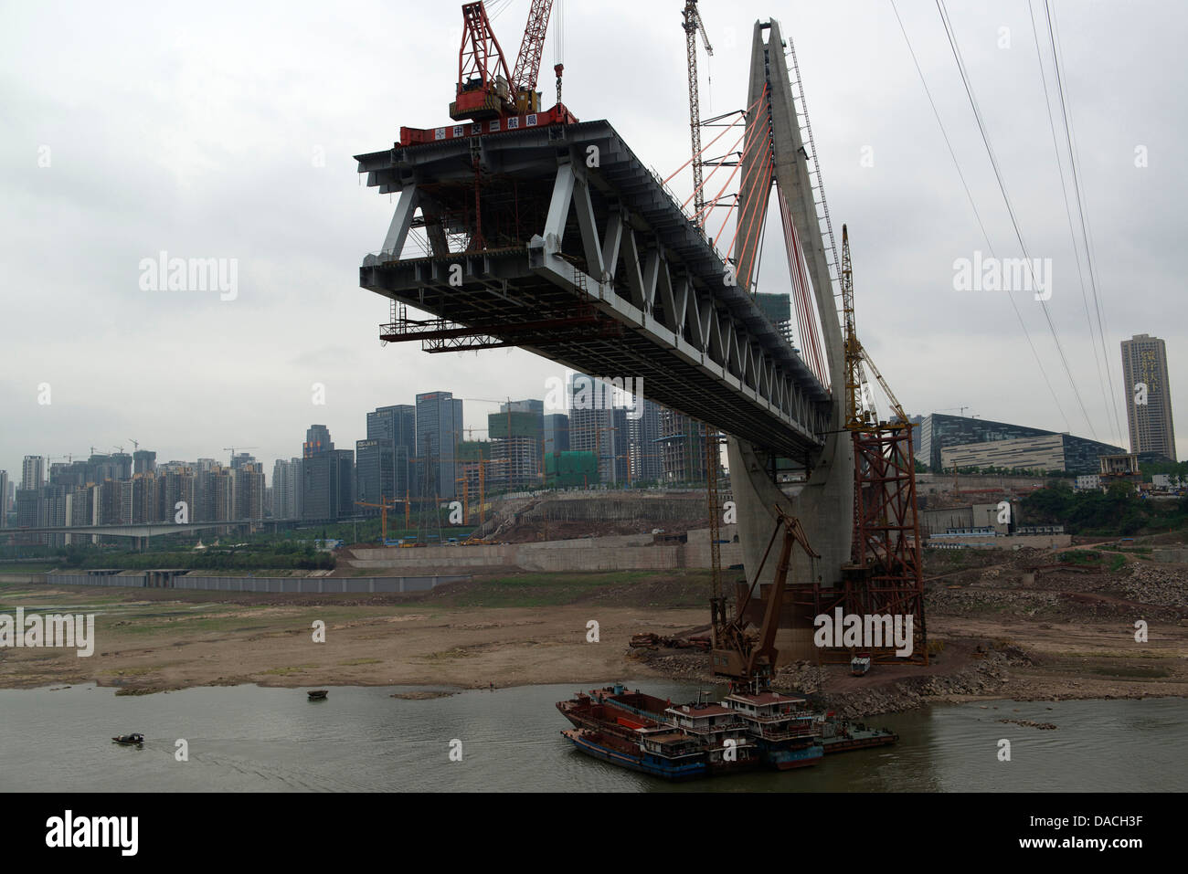 The Qiansimen Bridge is under construction over the Jialing River in ...