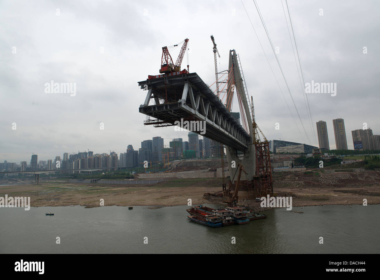 The Qiansimen Bridge is under construction over the Jialing River in ...