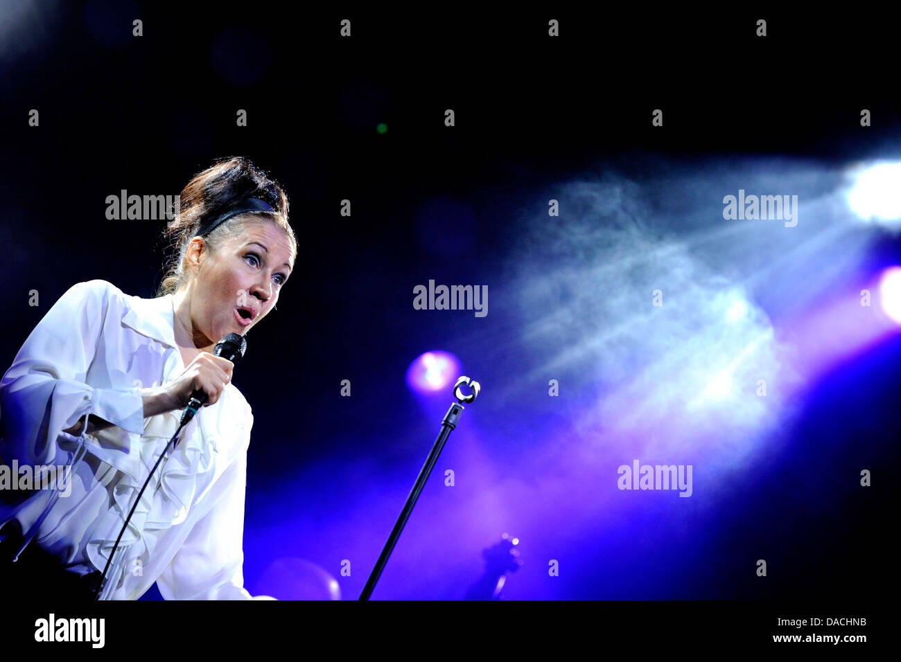 Holly cole hi-res stock photography and images - Alamy