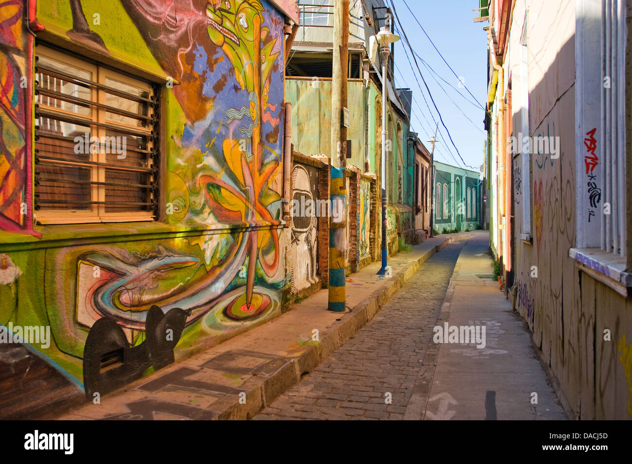 Valparaiso street murals hi-res stock photography and images - Alamy