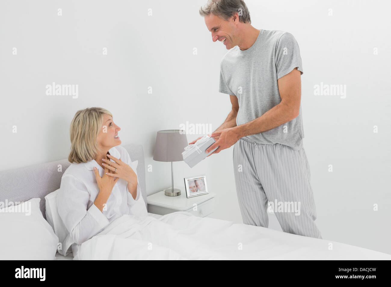 Man handing woman present hi-res stock photography and images - Alamy