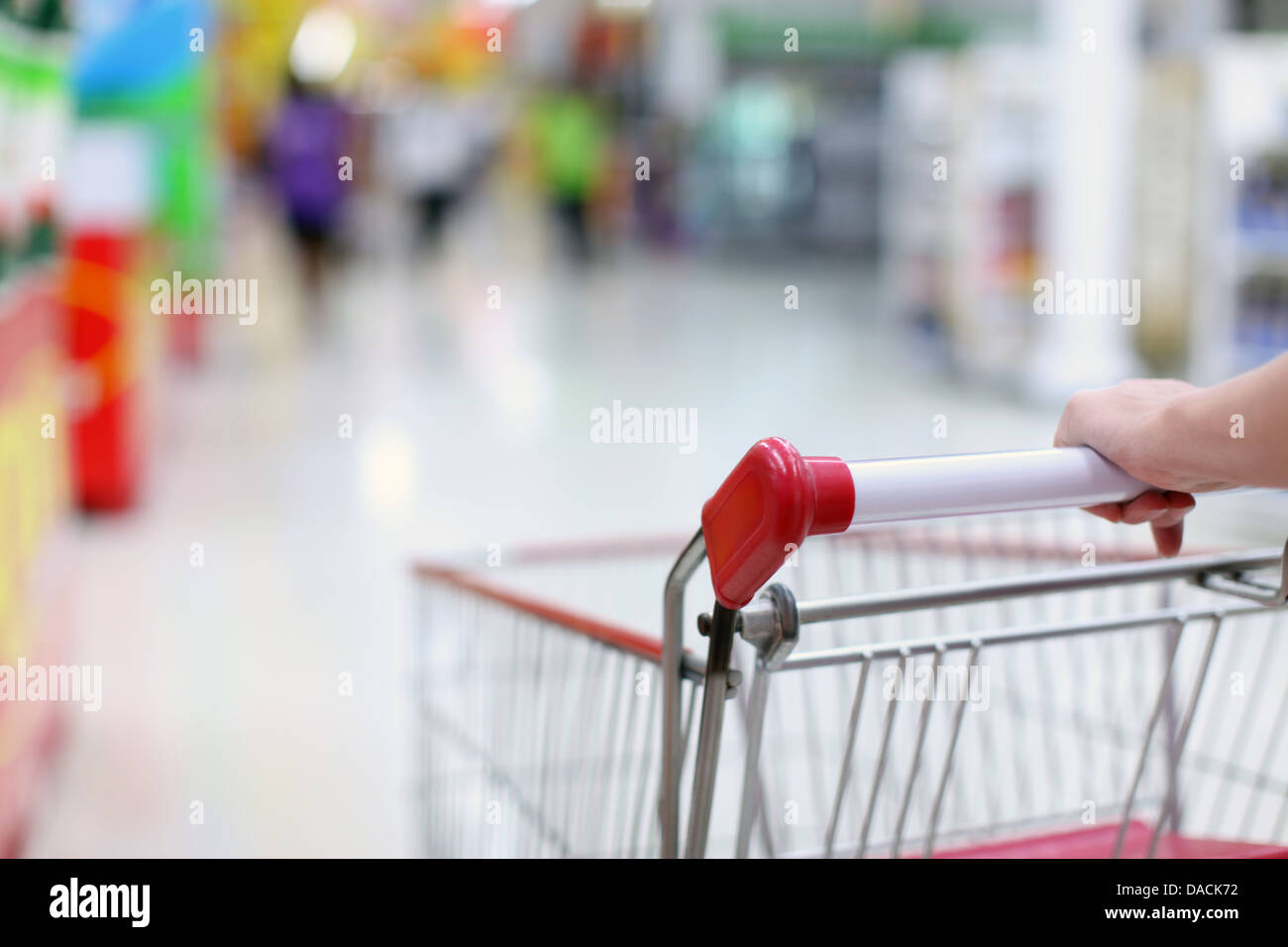Hand trolleys hi-res stock photography and images - Alamy