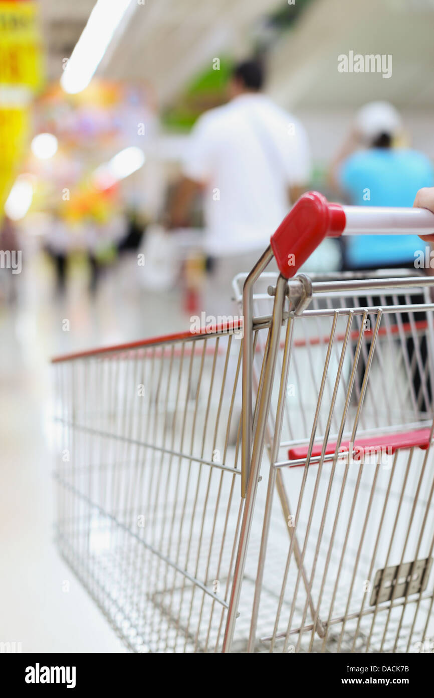 Hand trolleys hi-res stock photography and images - Alamy