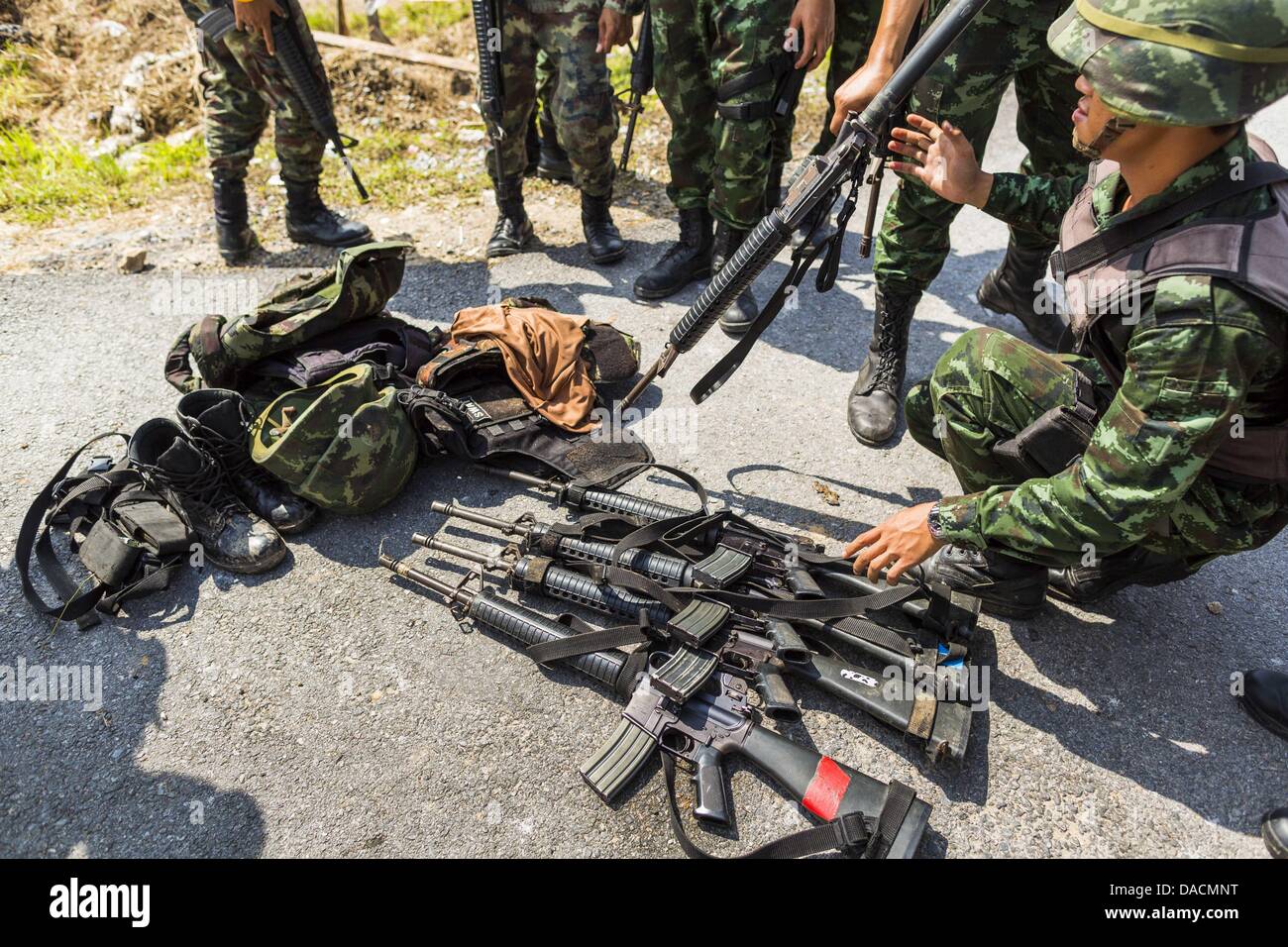 Raman, Yala, Thailand. 11th July, 2013. Thai soldiers stack the weapons ...