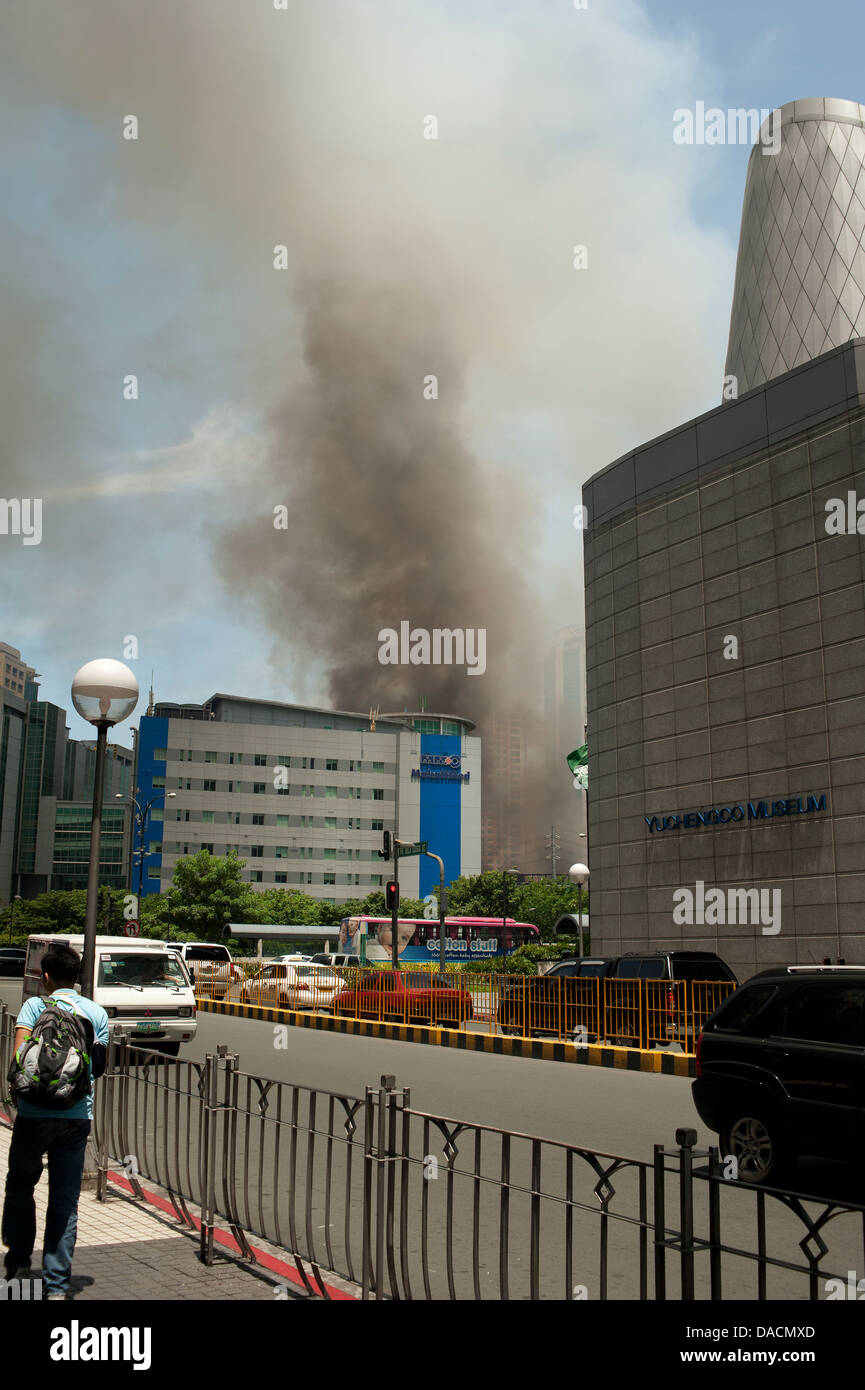 A fire in a shanty town in Makati City, Metro Manila, Philippines Stock ...