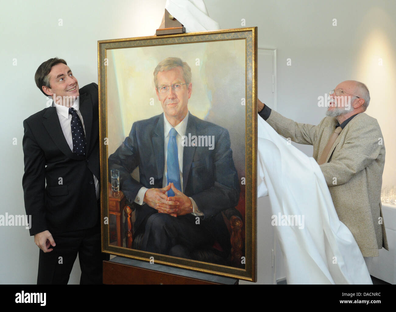 Premier of Lower Saxony David McCallister (L, CDU) and artist Christoph ...