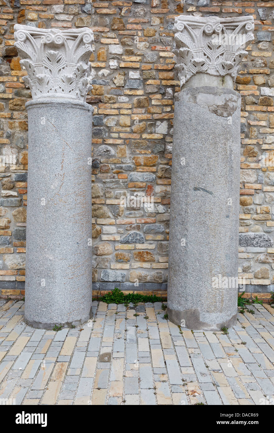 Two roman columns hi-res stock photography and images - Alamy