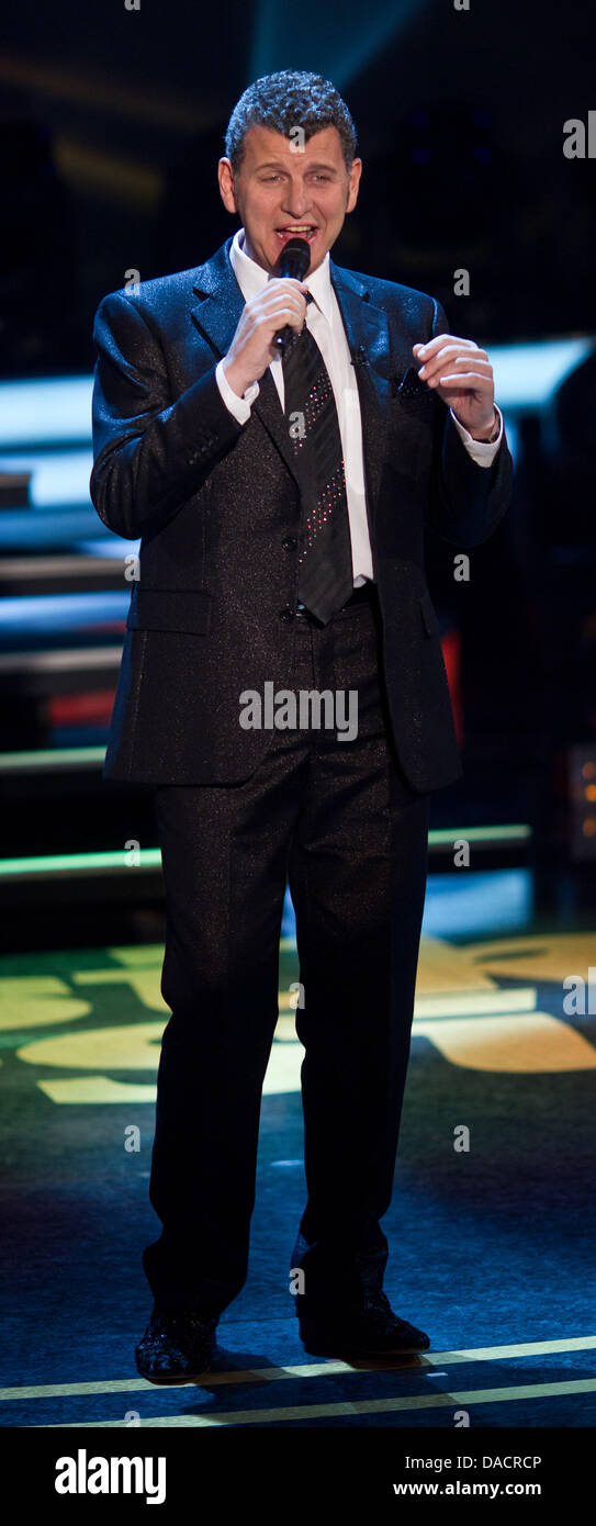Argentinian-Austrian folk singer Semino Rossi performs during the ...