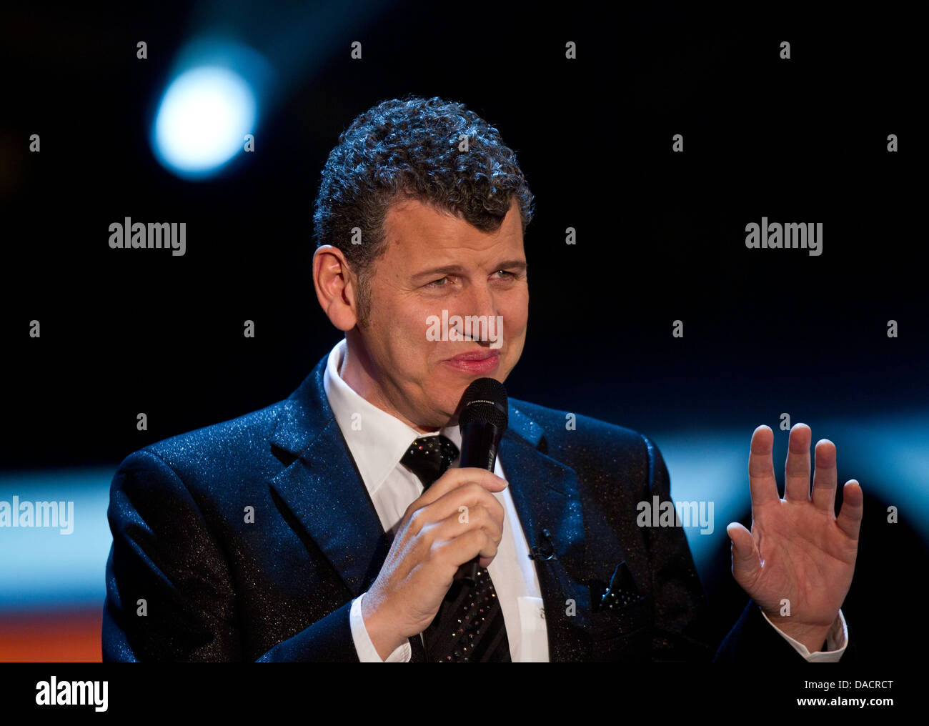 Argentinian-Austrian folk singer Semino Rossi performs during the ...