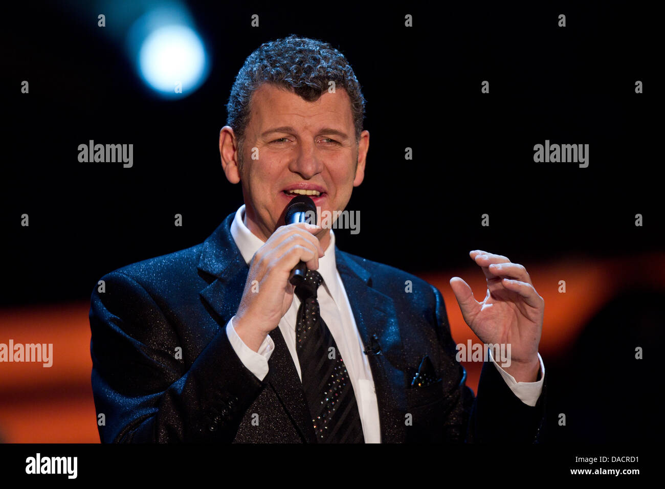 Argentinian-Austrian folk singer Semino Rossi performs during the ...