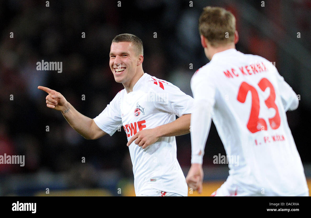 Cologne's Lukas Podolski (L) celebrates his 1-1 goal during the ...