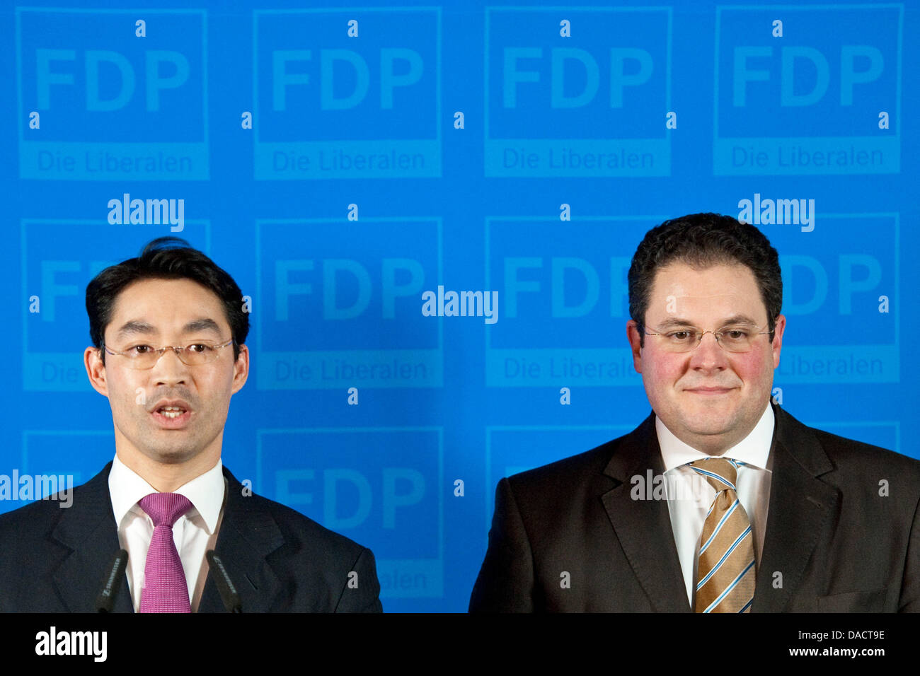 FDP Chairman Philipp Roesler (L) introduces Patrick Doering as the ...