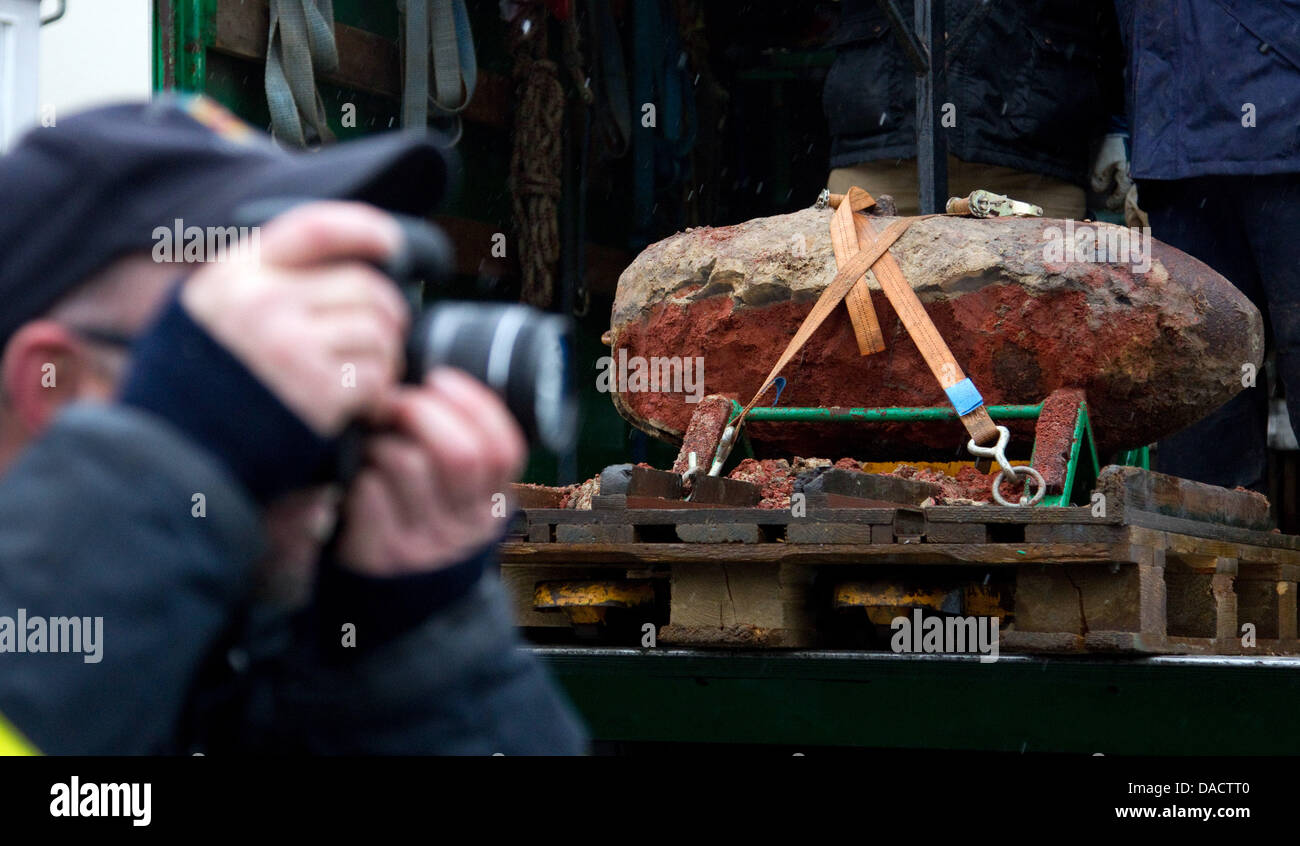 Bomb load hi-res stock photography and images - Alamy