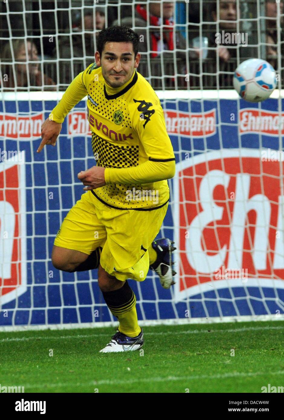 Gundogan celebrates hi-res stock photography and images - Alamy