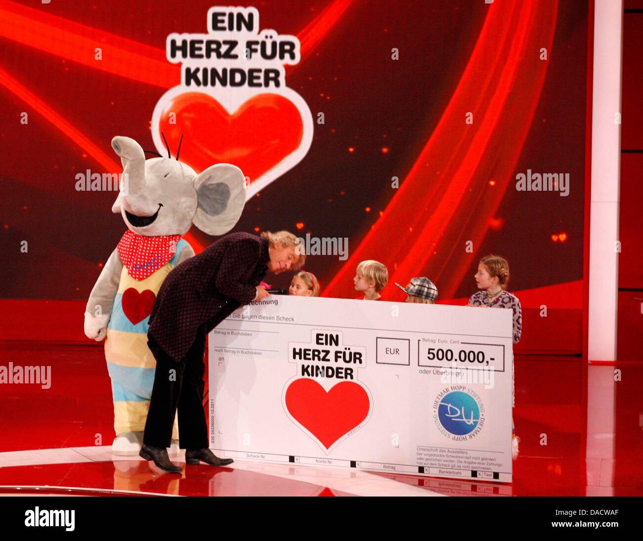 A 500.000 Euro ($ 651,535) cheque donated by SAP founder Dietmar Hopp is presented to the host ...