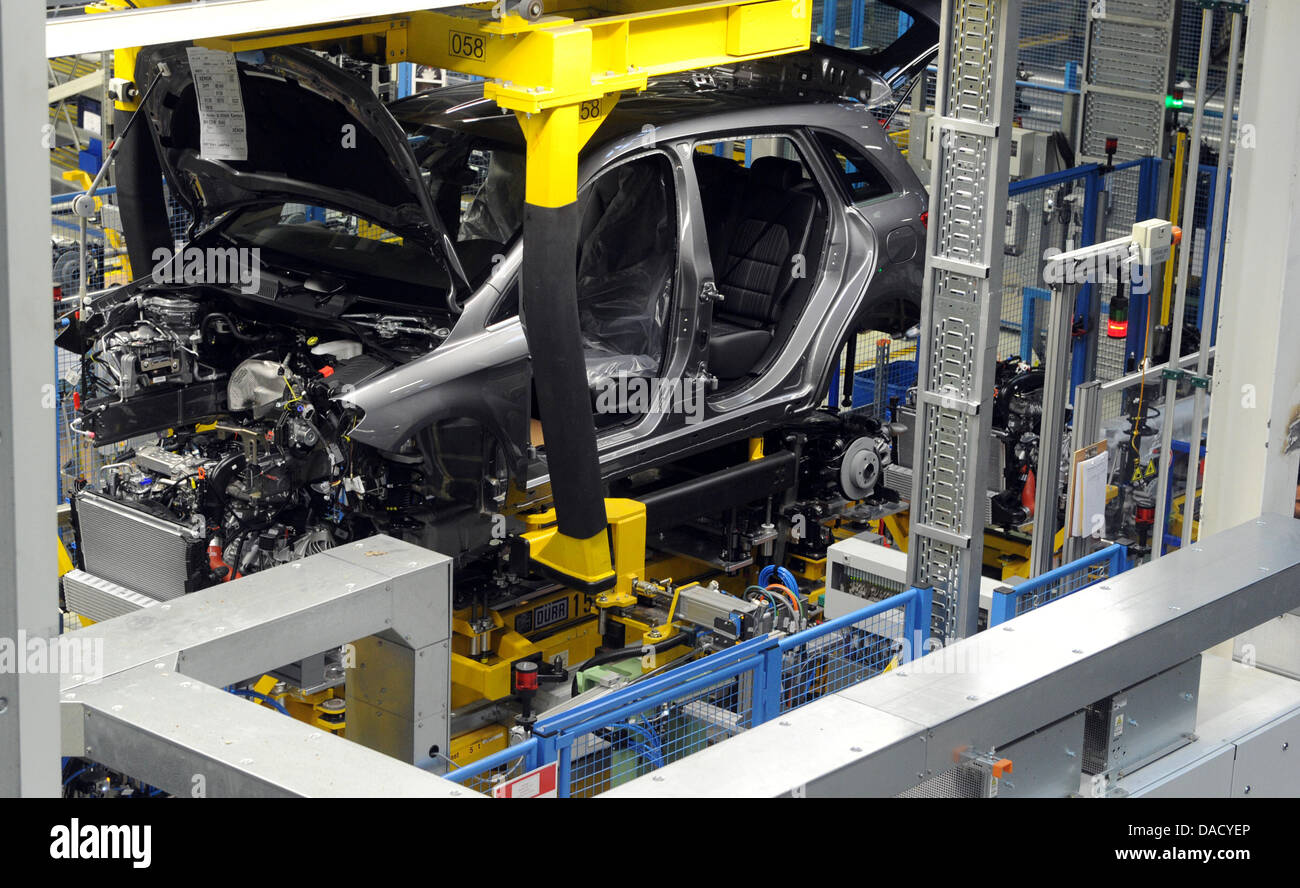 Mercedes Benz Assembly Line High Resolution Stock Photography and ...