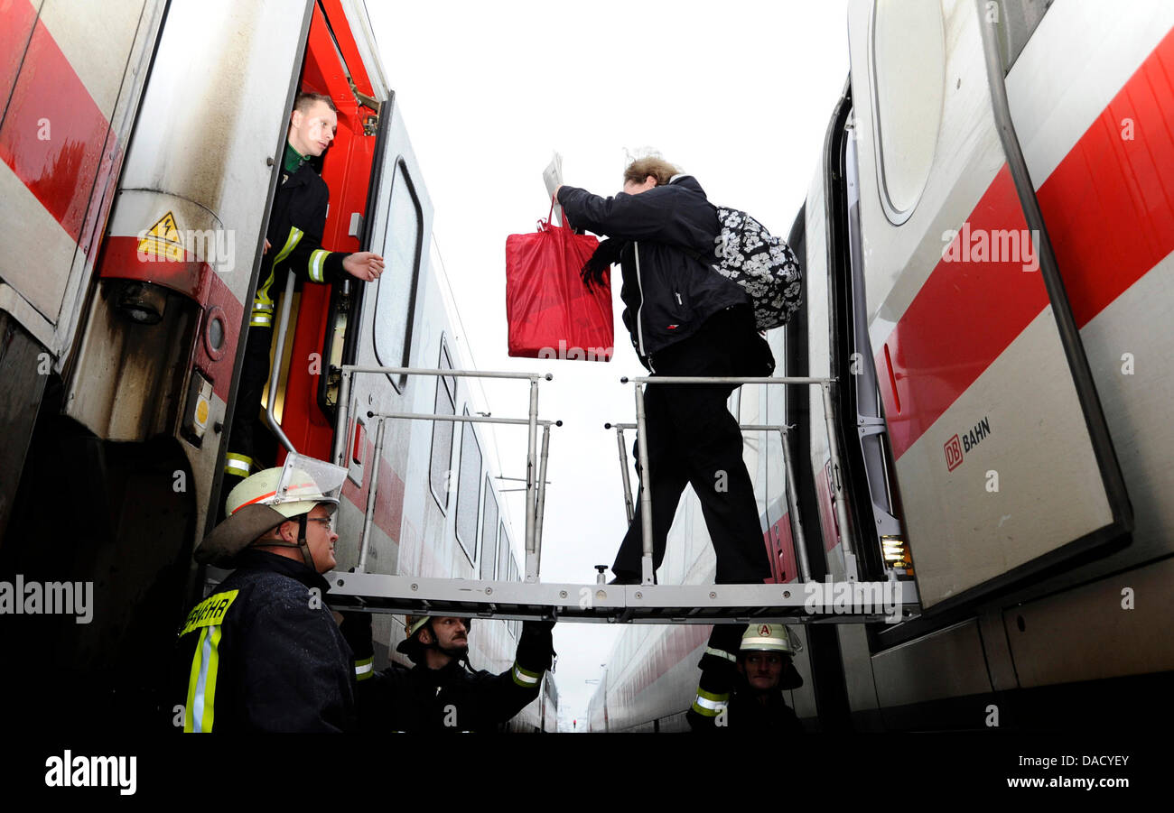 24 hours train hi-res stock photography and images - Alamy