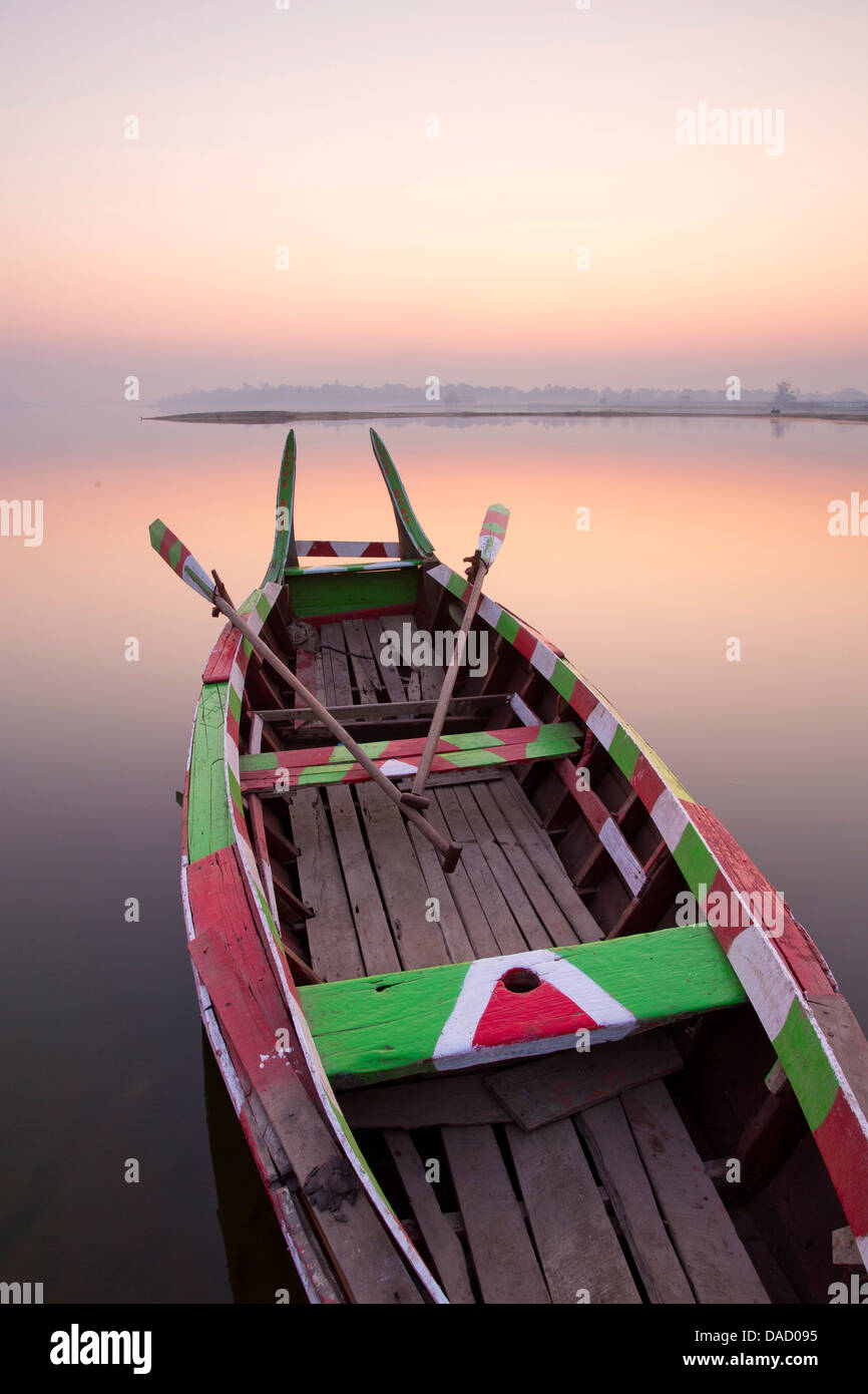 Traditional rowing boat hi-res stock photography and images - Alamy