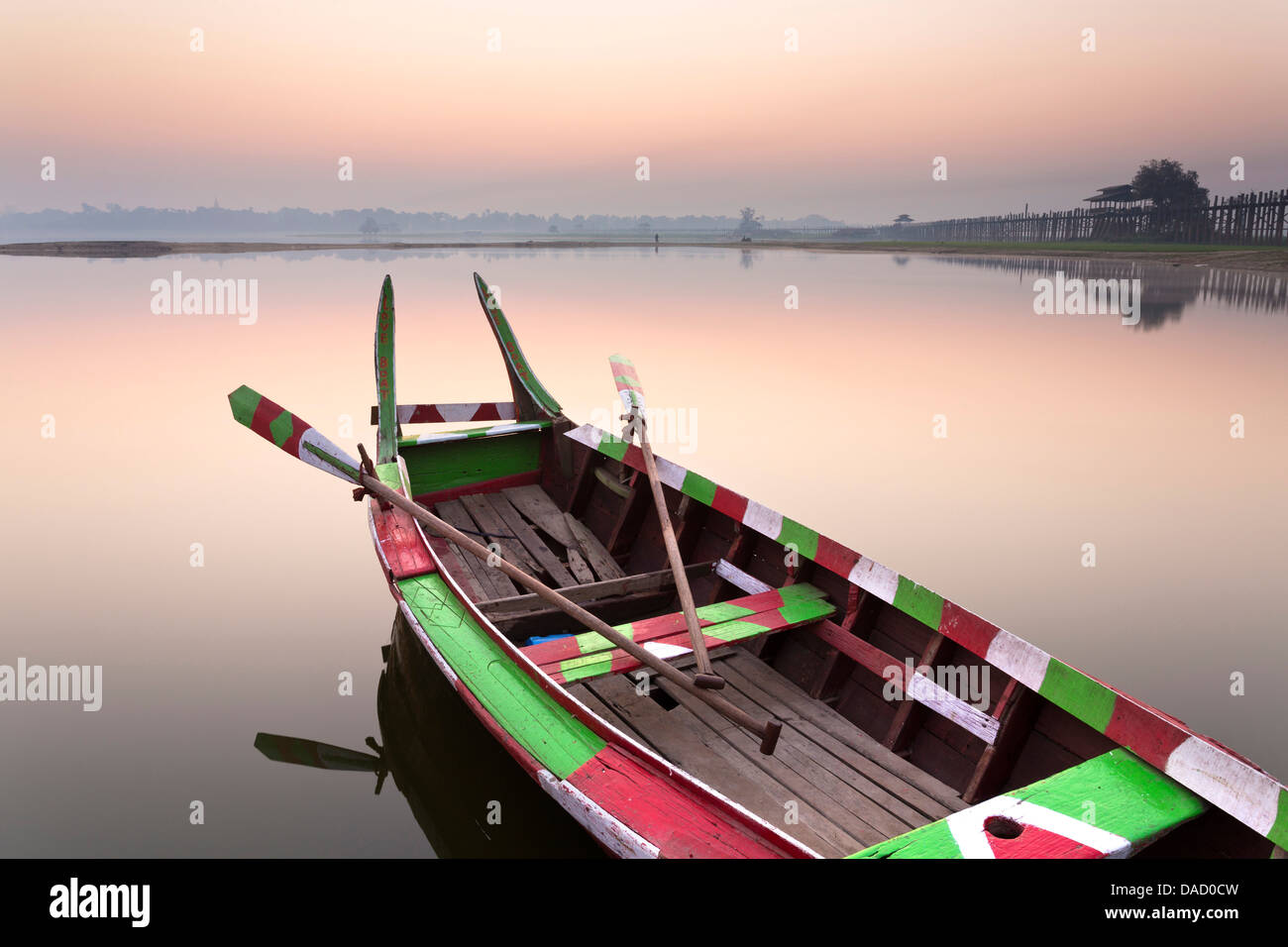 Traditional rowing boat hi-res stock photography and images - Alamy