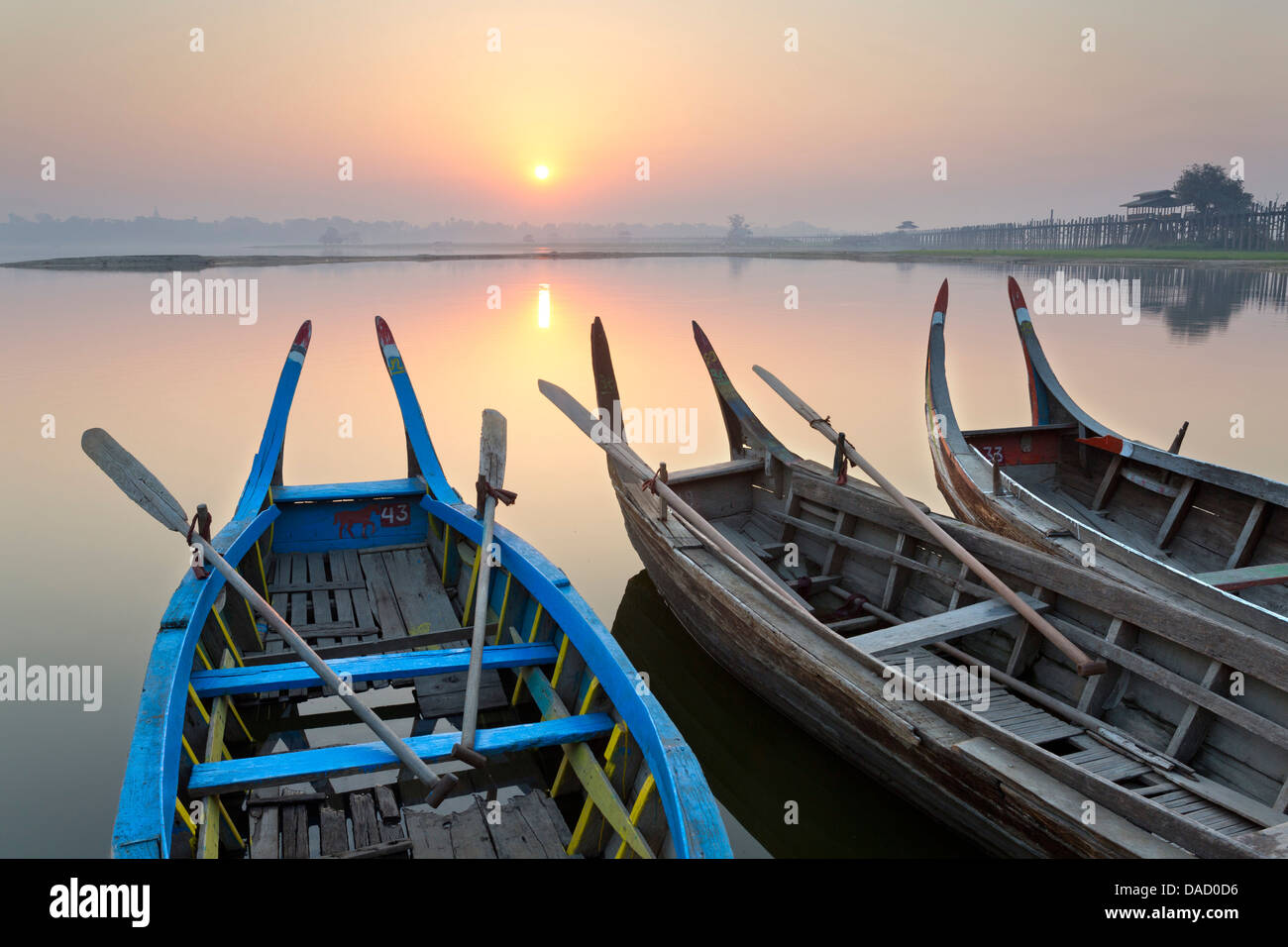 Traditional rowing boat hi-res stock photography and images - Alamy