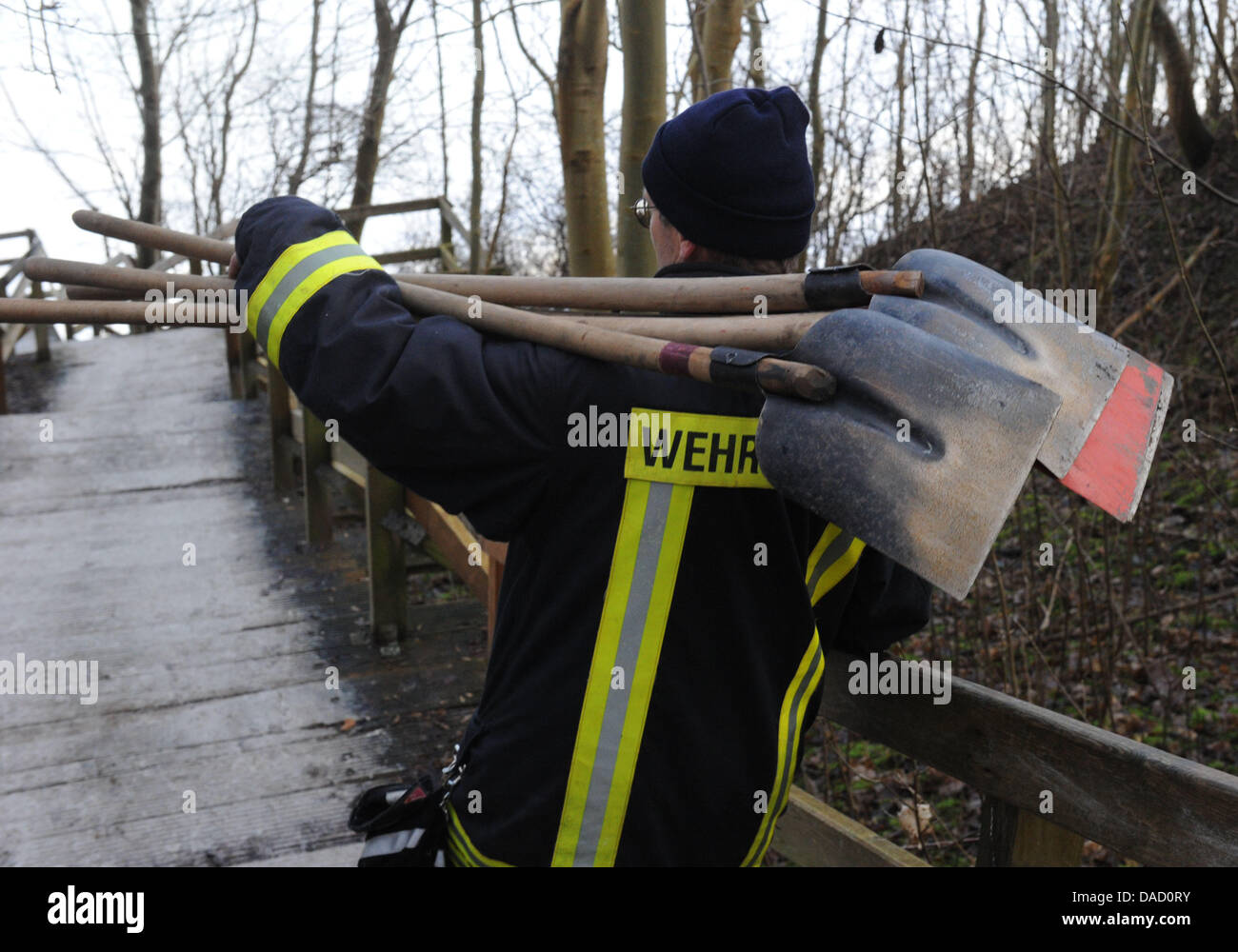 Shovel brigade hi-res stock photography and images - Alamy