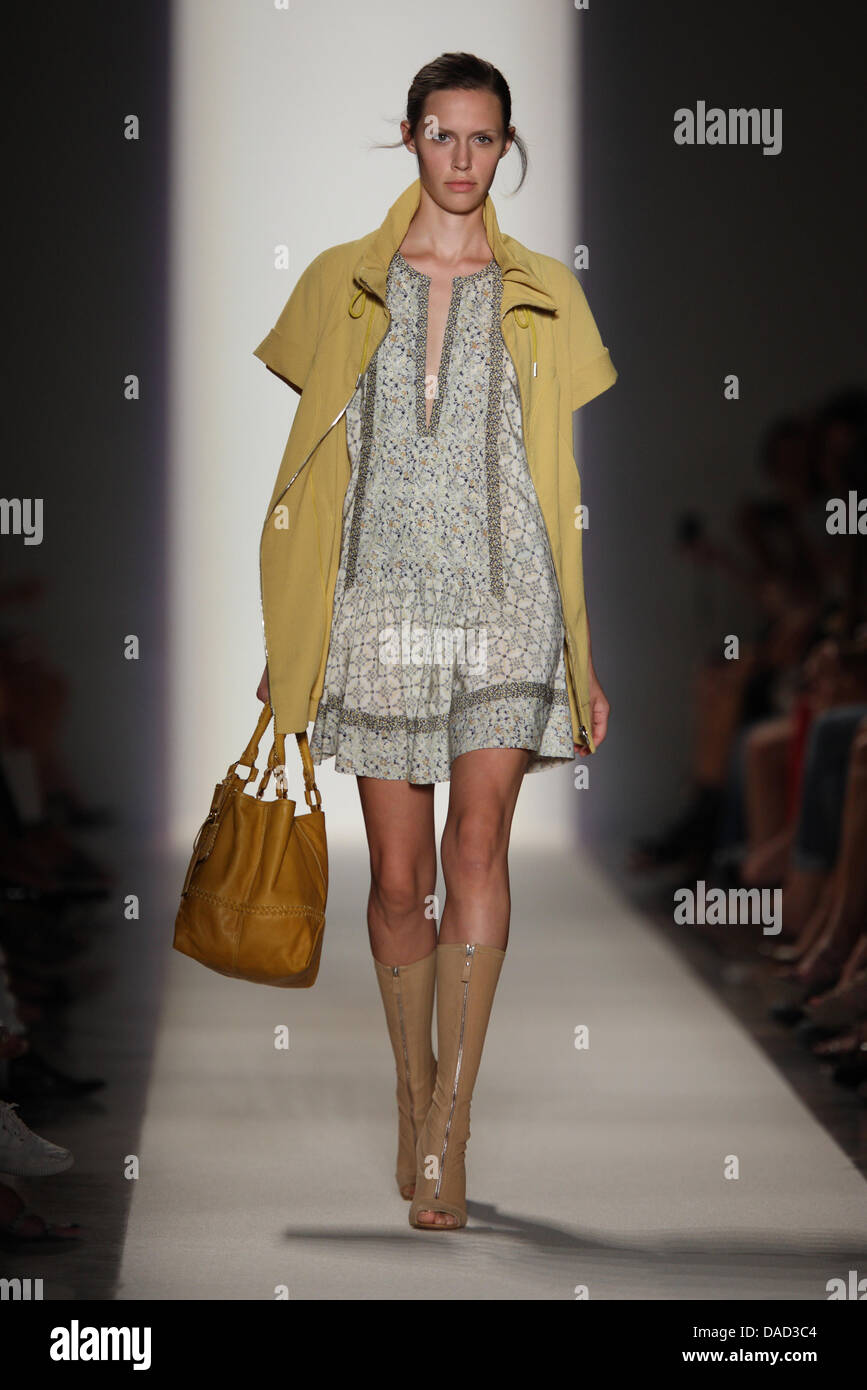 Vanessa bruno spring 2012 hi-res stock photography and images - Alamy