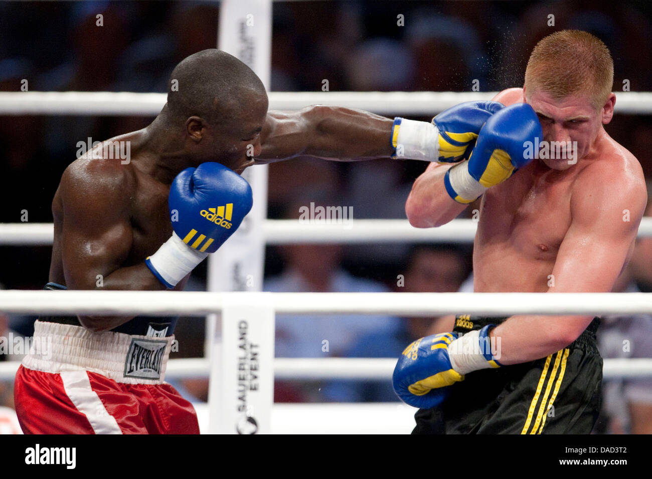 Boxing world light heavyweight championship hi-res stock photography ...