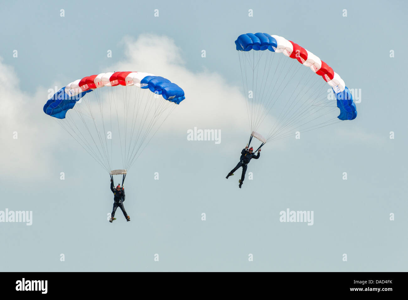 Parachute jumping hi-res stock photography and images - Alamy