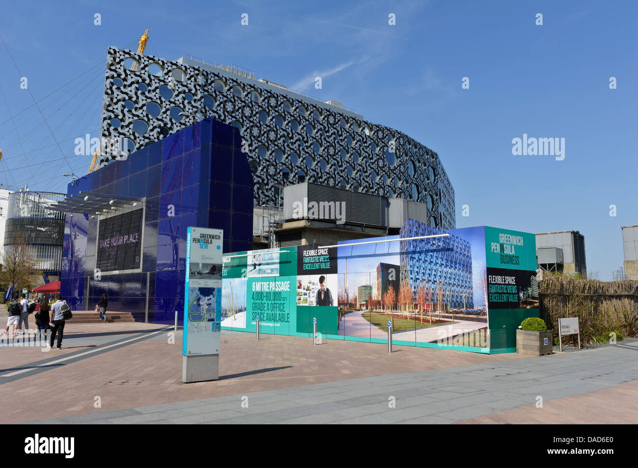 Peninsula Square by Millennium Dome (O2 Arena), Greenwich, London ...
