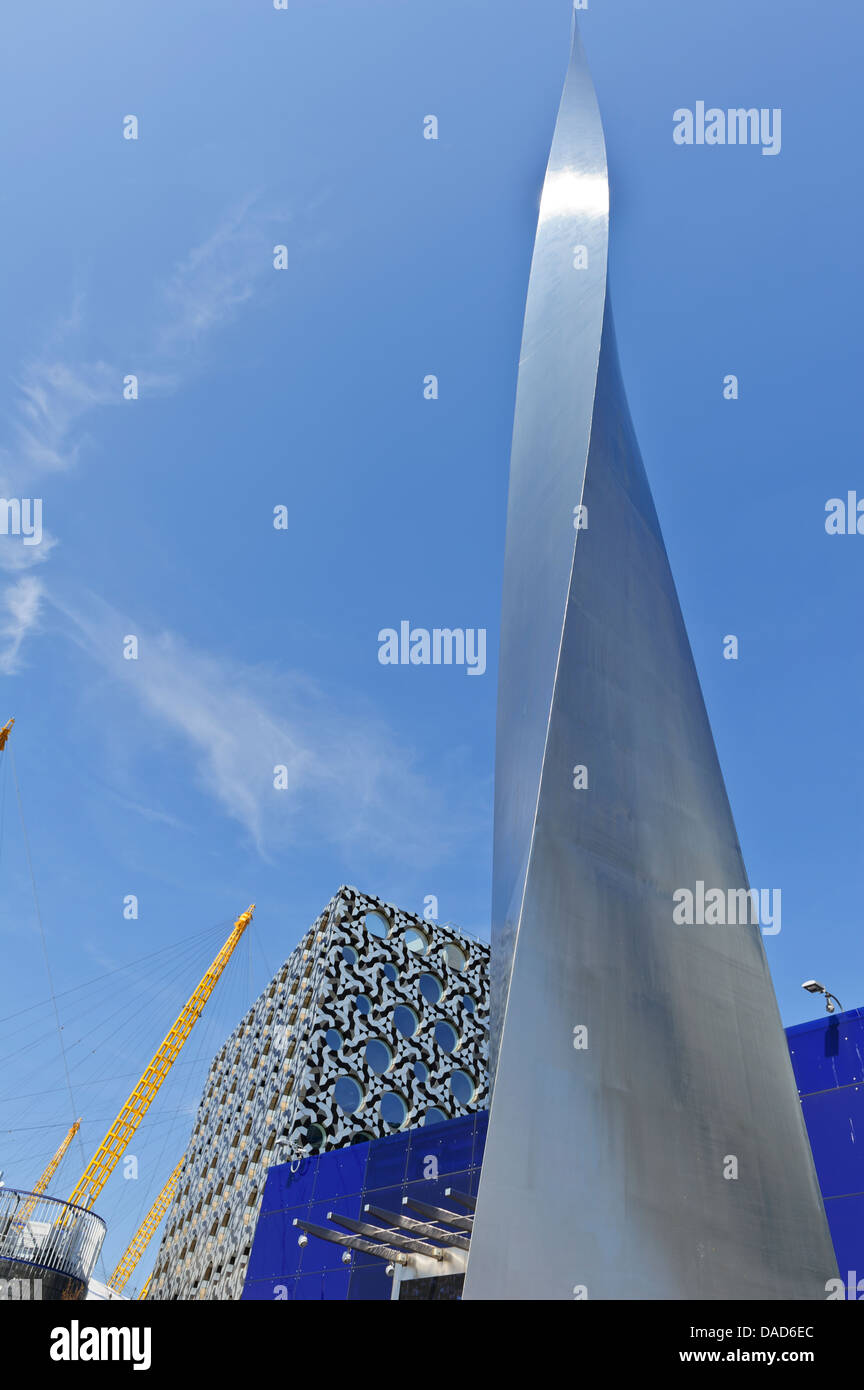 Steel sculpture o2 hi-res stock photography and images - Alamy