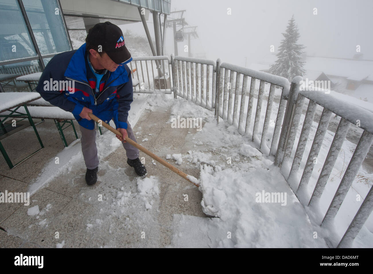 An employee of the Arber cable car shovels snow at the mountain station ...