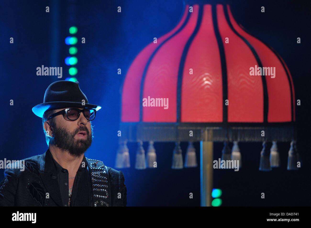 The guitarrist Dave Stuart performs during the German Television Show ...