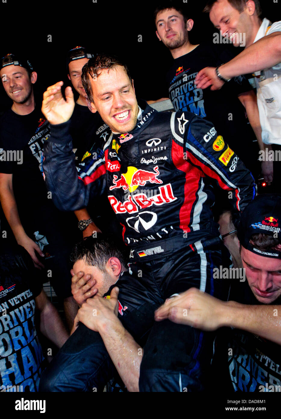 Red bull racing feiert team hi-res stock photography and images - Alamy