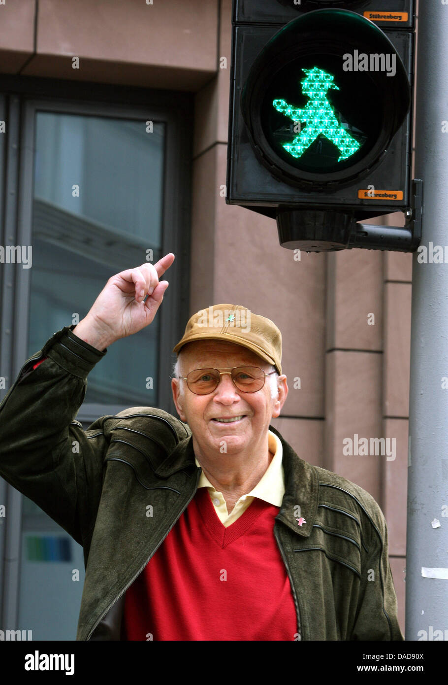 Berlin traffic light little man hi-res stock photography and images - Alamy